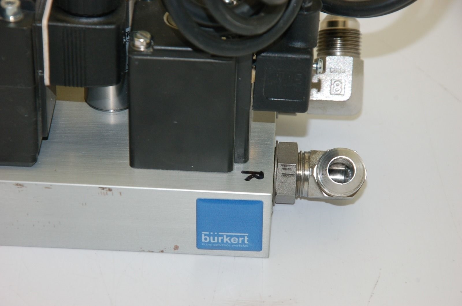 Burkert 8711 MFC SIngle Methane Mass Flow Control Assembly, 24VDC, 0-30 ...