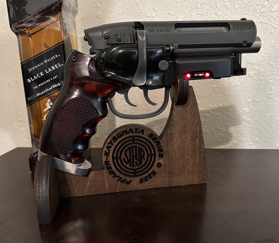 Tomenosuke Paragon FX Blade Runner Blaster Wood Display Stand 1/2 ...