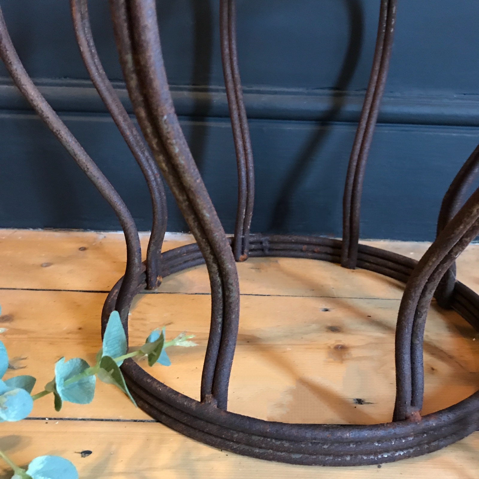 Large Rusty Iron Crown Garden Metal Wire Ornament Decoration Planter ...