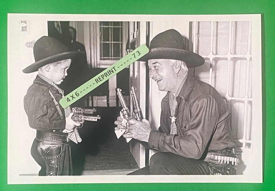 Found PHOTO Old Cowboy Hopalong HOPPY Cassidy Actor Two Gun William ...