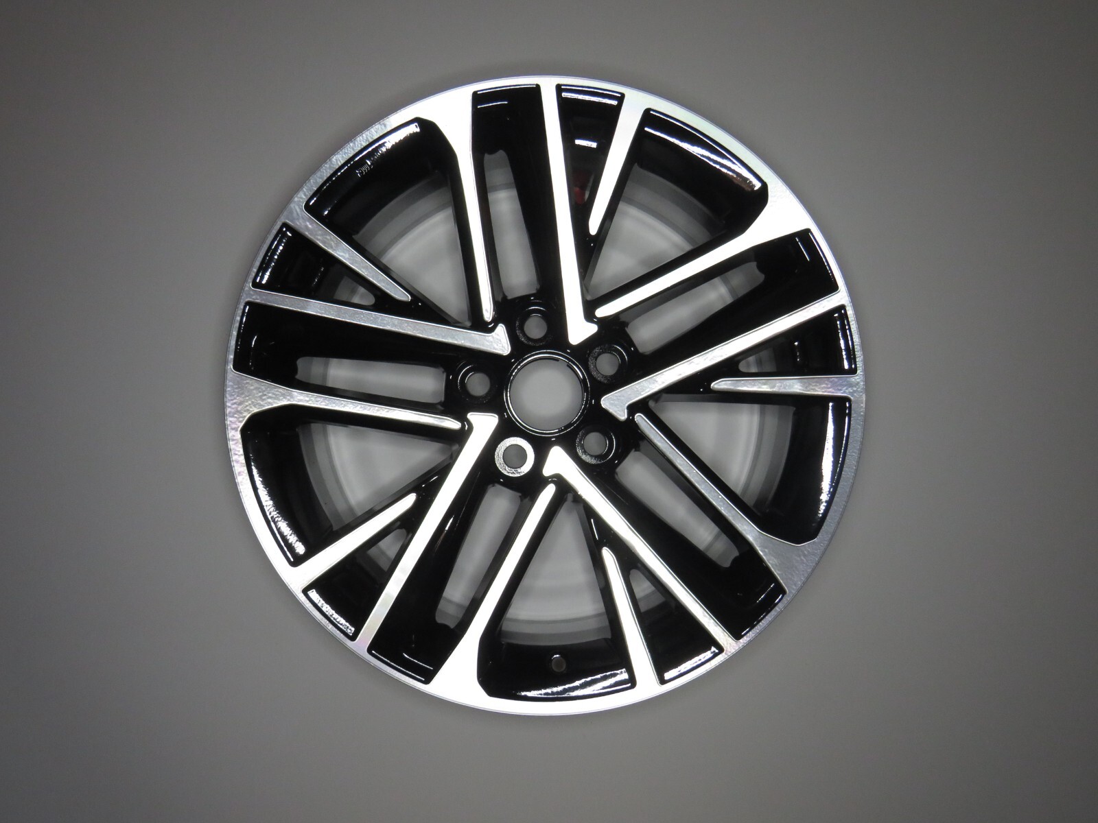 Machined Black 18" x 8" Alloy Factory OEM Wheel Rim 2025 Toyota Camry ...