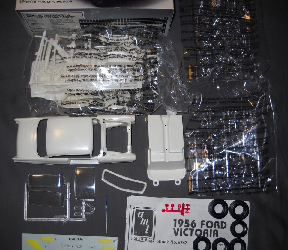AMT '56 Ford Victoria & '61 Ford Falcon Ranchero Custom - Scale 1:25 ...