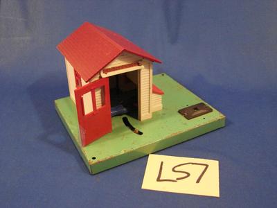 L57 VINTAGE LIONEL AUTOMATIC GATEMAN RAILROAD CROSSING PLASTIC TIN O ...