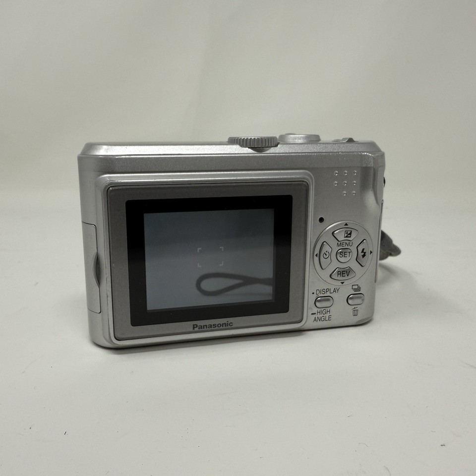 Panasonic LUMIX DMC-LZ3 5.0MP Digital Camera - Silver w/ Accessories ...