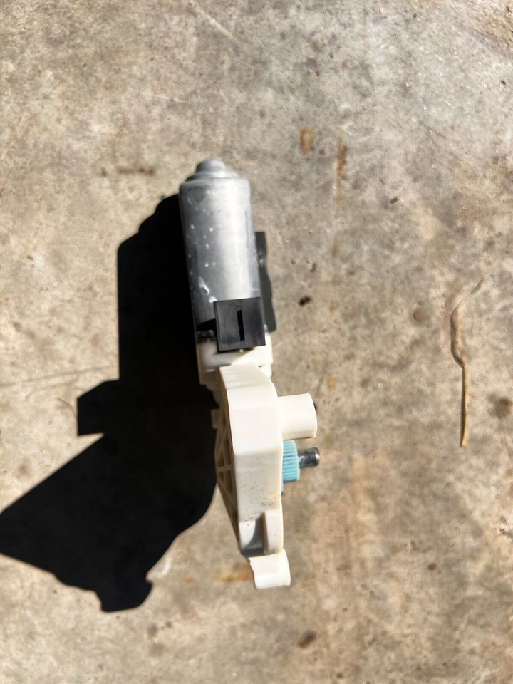 19-23 VOLKSWAGEN JETTA tiguan FRONT RIGHT DOOR WINDOW GLASS MOTOR OEM ...