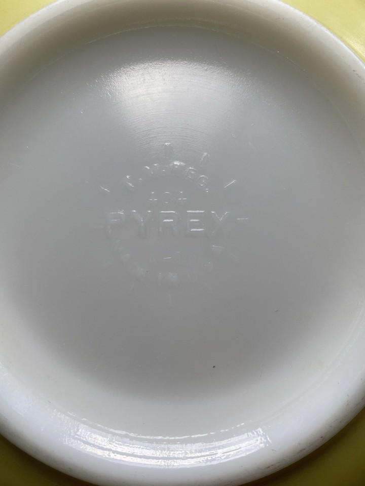 Vintage Pyrex Yellow Mixing Bowl #404 - Large 4QT Made In USA See Pics ...