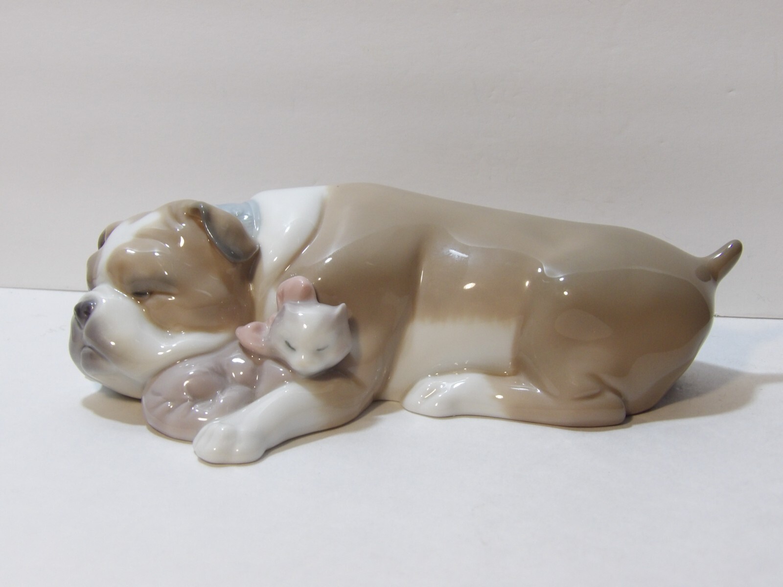 Lladro "Unlikely Friends" Figurine ~ Dog & Cat Napping ~ #6417 ...