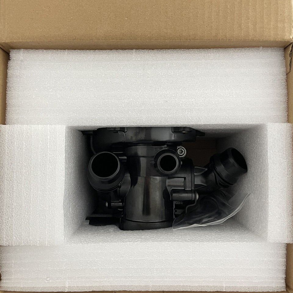 EA888 Water Pump Thermostat Housing Assembly 06L121111J For VW Tiguan ...