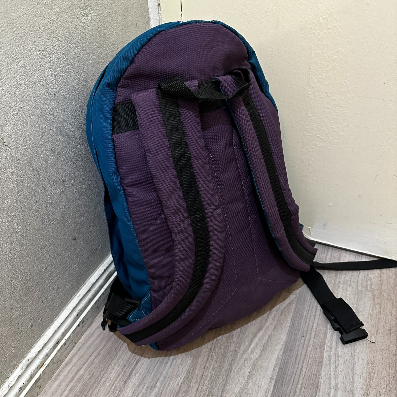 GREAT OUTDOORS DAY TRIPPER 30L TRAVEL CABIN SIZE HIKING CAMPING ...