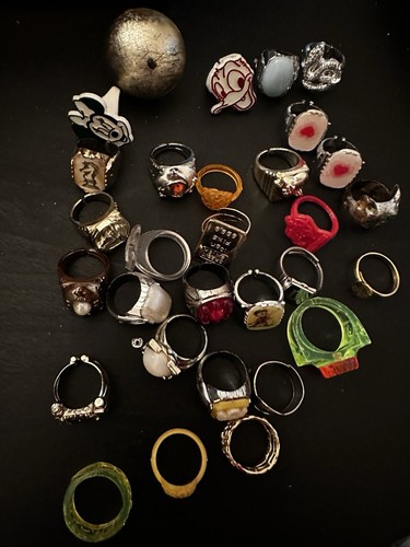 VINTAGE CRACKER JACK PRIZES GUMBALL VENDING MACHINE CHARMS RINGS - Lot ...