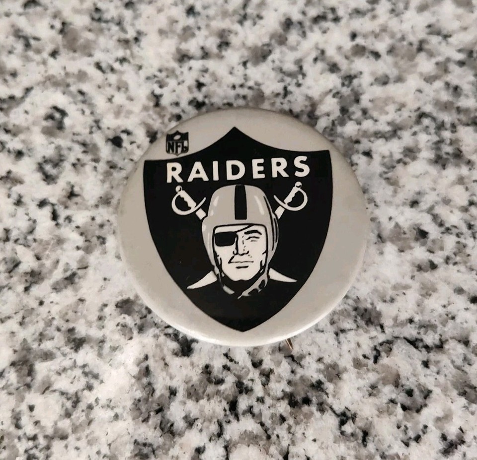 Oakland Raiders Team Logo Pin-back Button NFL Football. Vintage 1960's ...