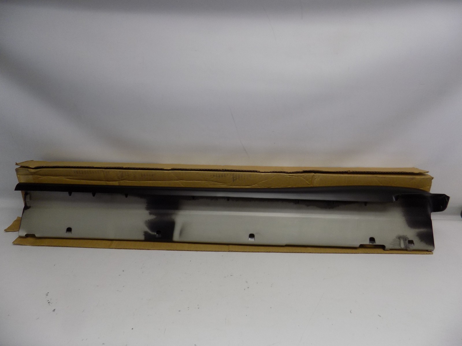 New OEM 1996-1999 Ford Taurus Exterior Rocker Panel Molding Trim Left ...