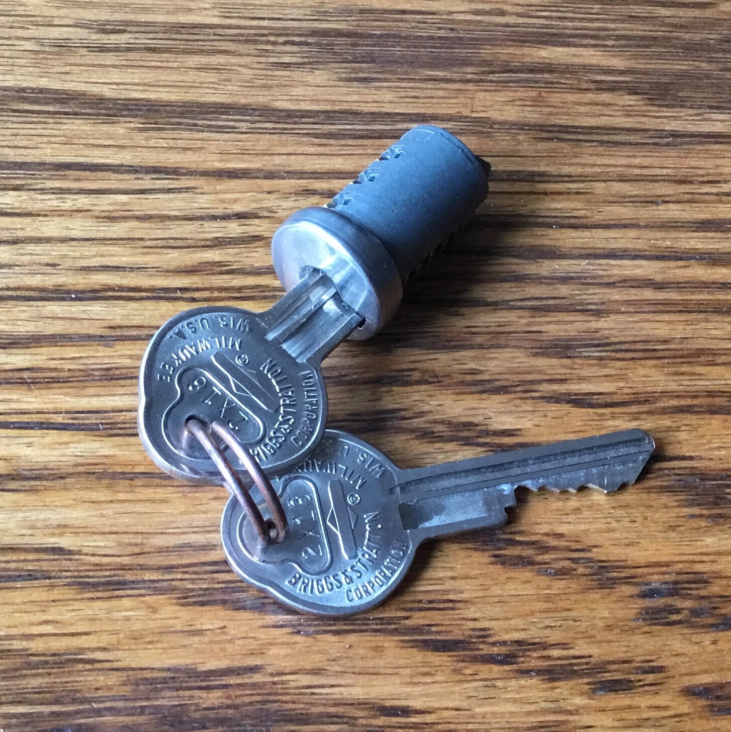 1967~1971 Chevrolet Oldsmobile GLOVE BOX LOCK CYL w/LOGO KEYS vtg GM ...