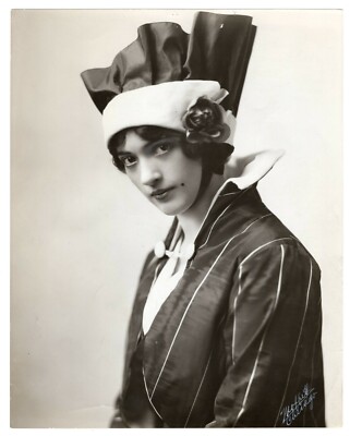 LAURA COWIE 1920s STUNNING MOFFET STYLISH POSE STUNNING PORTRAIT ORIG ...