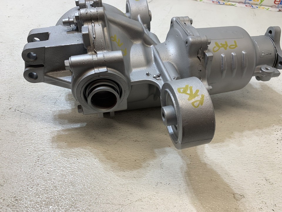 2005-2006 Chevy Equinox All-Wheel Drive rear differential carrier diff ...