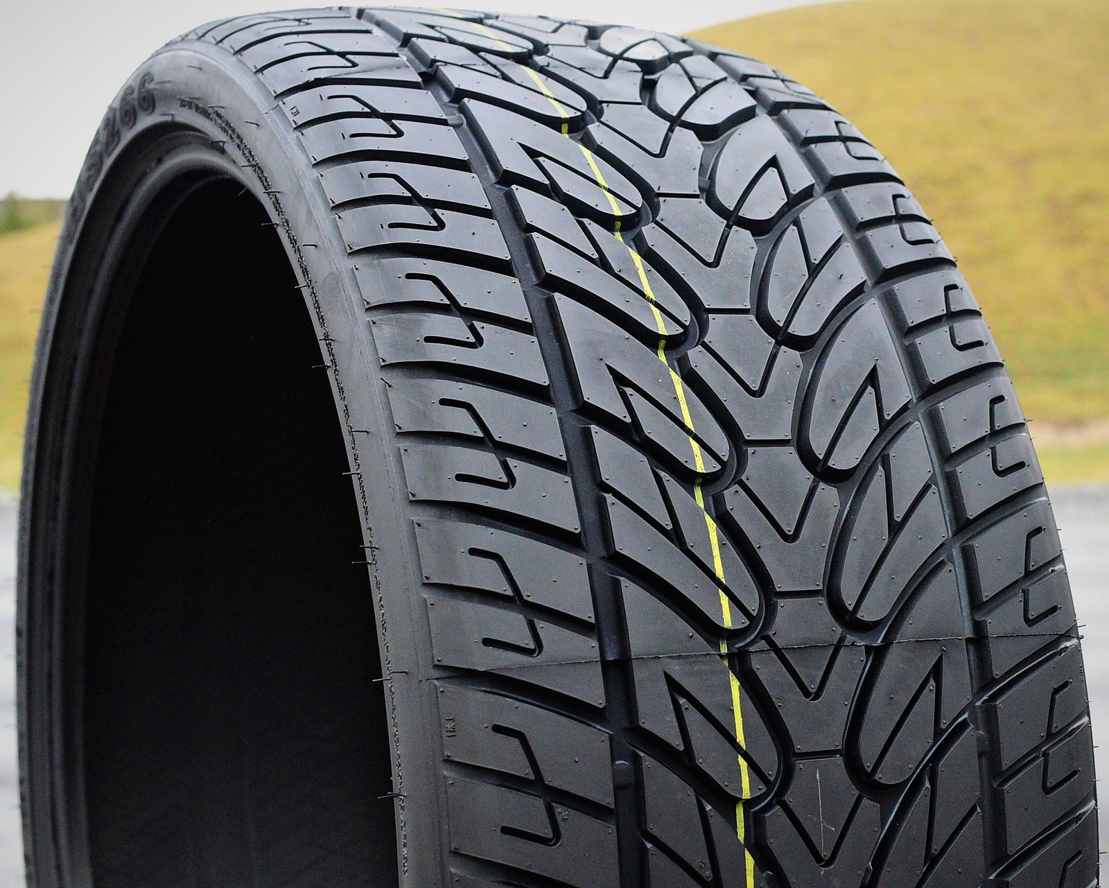 Tire 305/35R24 Fullway HS266 AS A/S Performance 112V XL | eBay