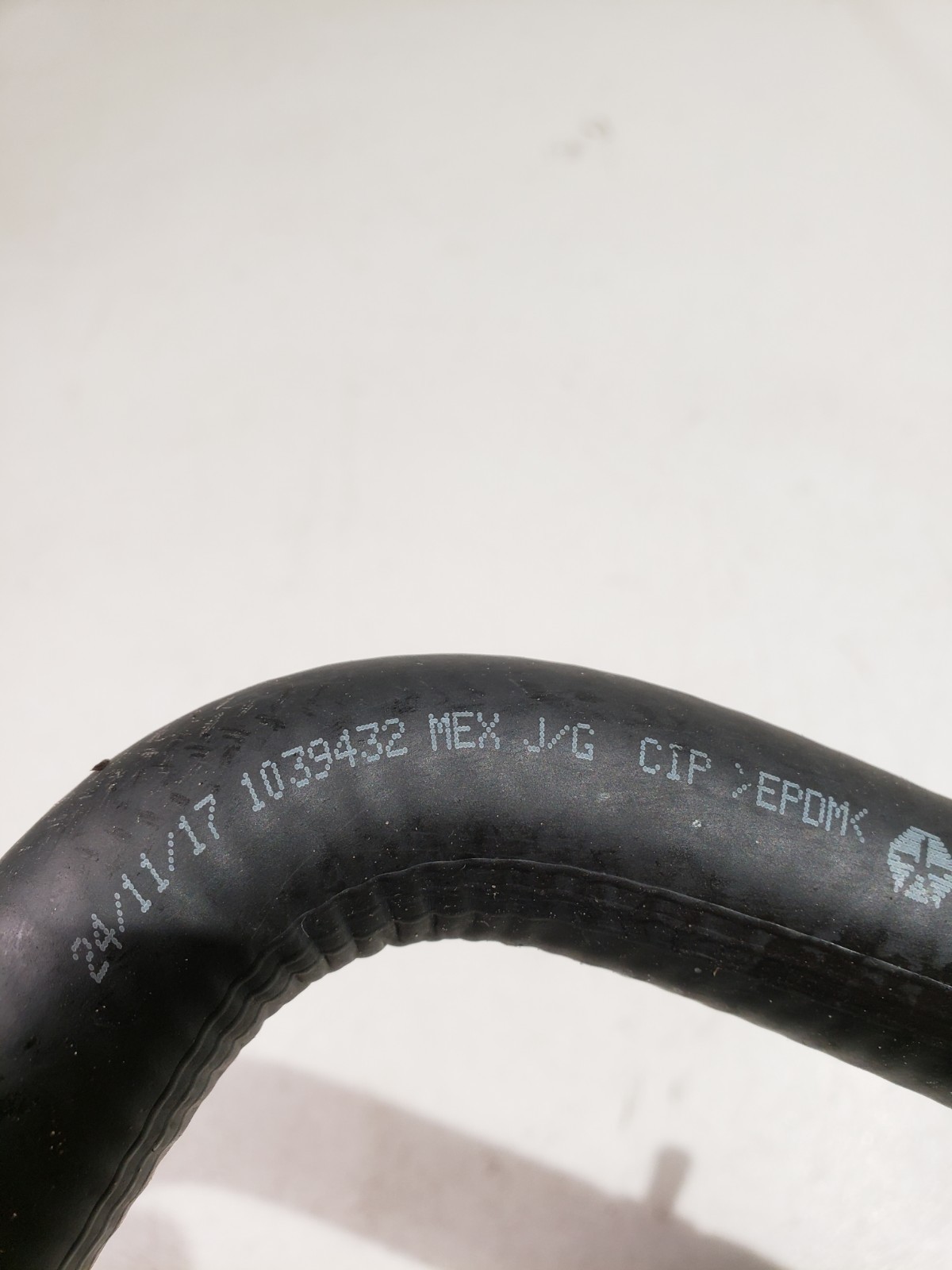 2014-2018 DODGE RAM 1500 2500 LARAMIE 3.0L RADIATOR WATER PIPE HOSE ...