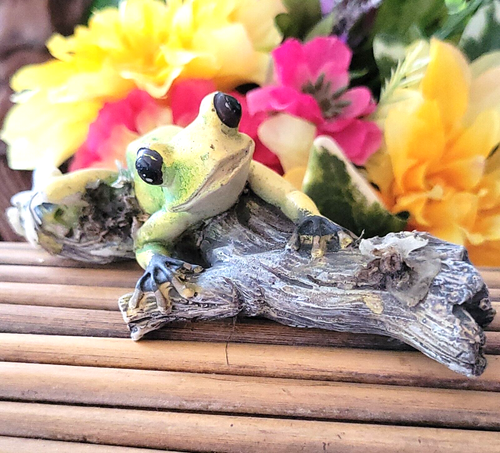 Tree Frog Croaking Ribbit Toad Figurine on Branch Vintage | eBay
