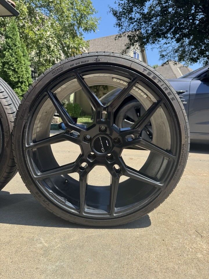 Giovanni rims and tires 235/35/R20. Bolt pattern 5x114.3Good for Tesla ...