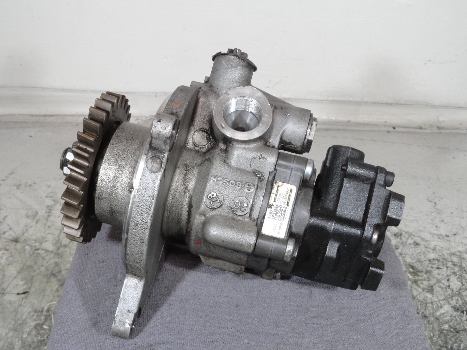 Mack Volvo Truck Power Steering / Fuel Tandem Pump 21745603 | eBay