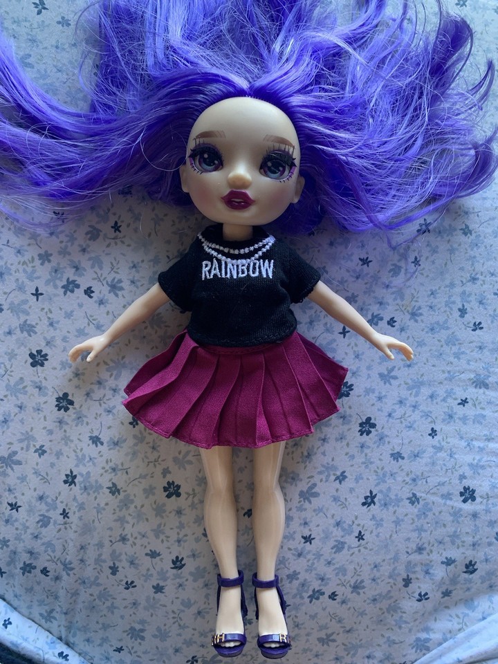 Emi Vanda doll from the Rainbow High fashion doll line With Purple Hair ...
