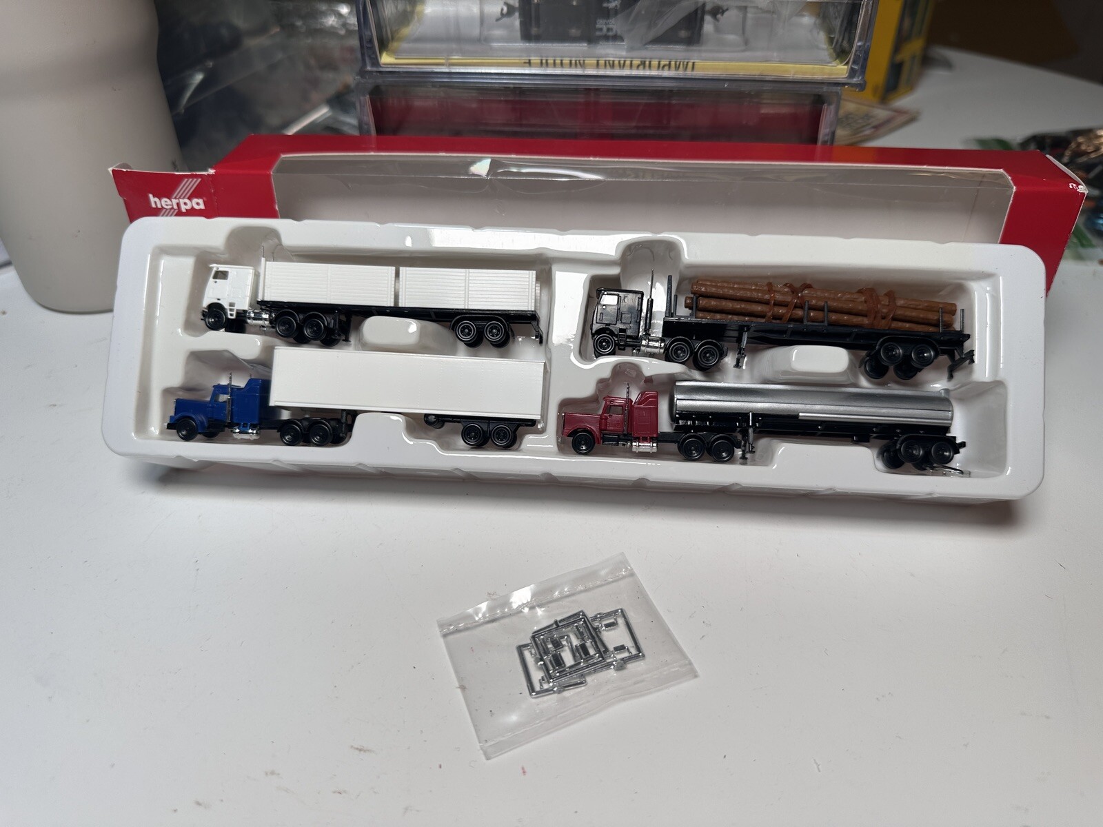 Herpa American Trucks 6274 N 1:160 Undecorated Tractor/Trailer (Box of ...