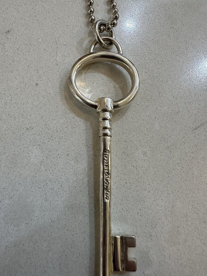 VINTAGE TIFFANY & Co 925 STERLING SILVER LARGE KEY With 37cm Beaded ...