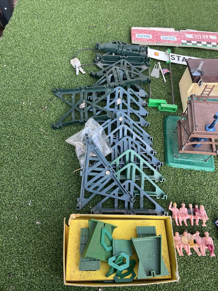 Vintage Scalextric 1960s Tri Ang Trackside Accessories - Buildings Etc ...