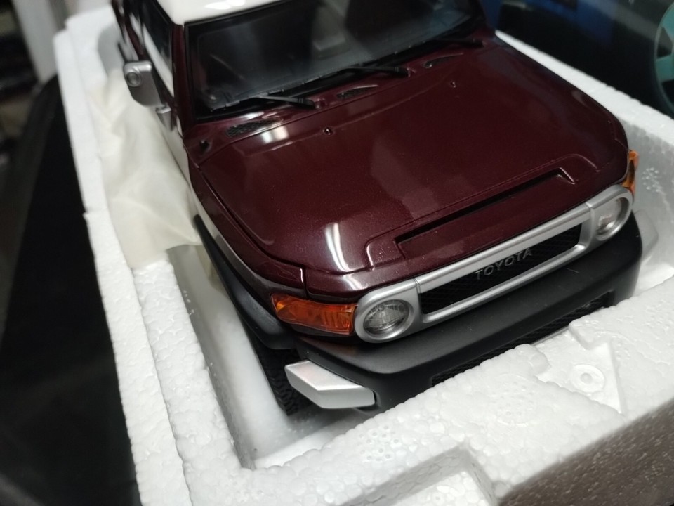 Autoart Toyota FJ Cruiser Maroon 1:18 Scale Diecast Model Car Brand COA ...