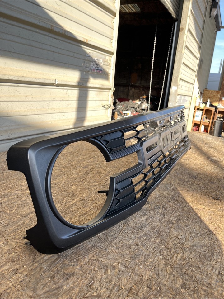 2021 2022 2023 2024 Ford Bronco Raptor Grill Used Oem M2DB 8A164 AAW | eBay