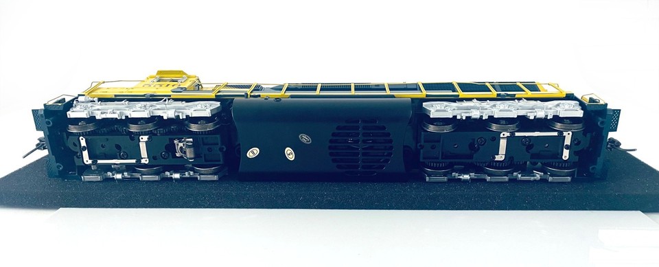 MTH Premier Santa Fe SD45 O SCALE (Scale Wheels) 2 Rail Protos-sound 3. ...