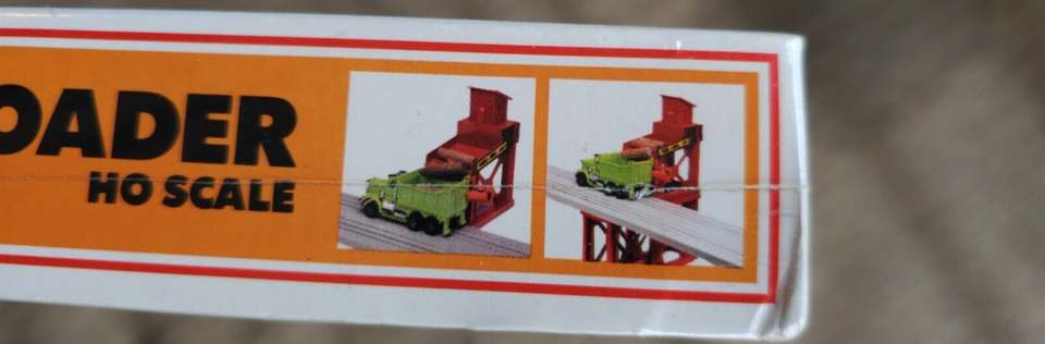 Tyco US1 Electric Trucking Elevated Log Loader 3416 HO Scale Slot Car ...