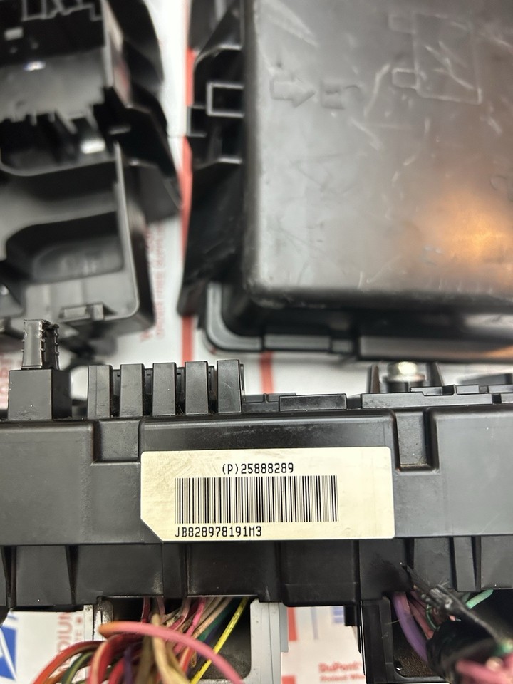 2008-2009 Chevrolet Express GMC Savana Van Engine Fuse Box Gas 25888289 ...