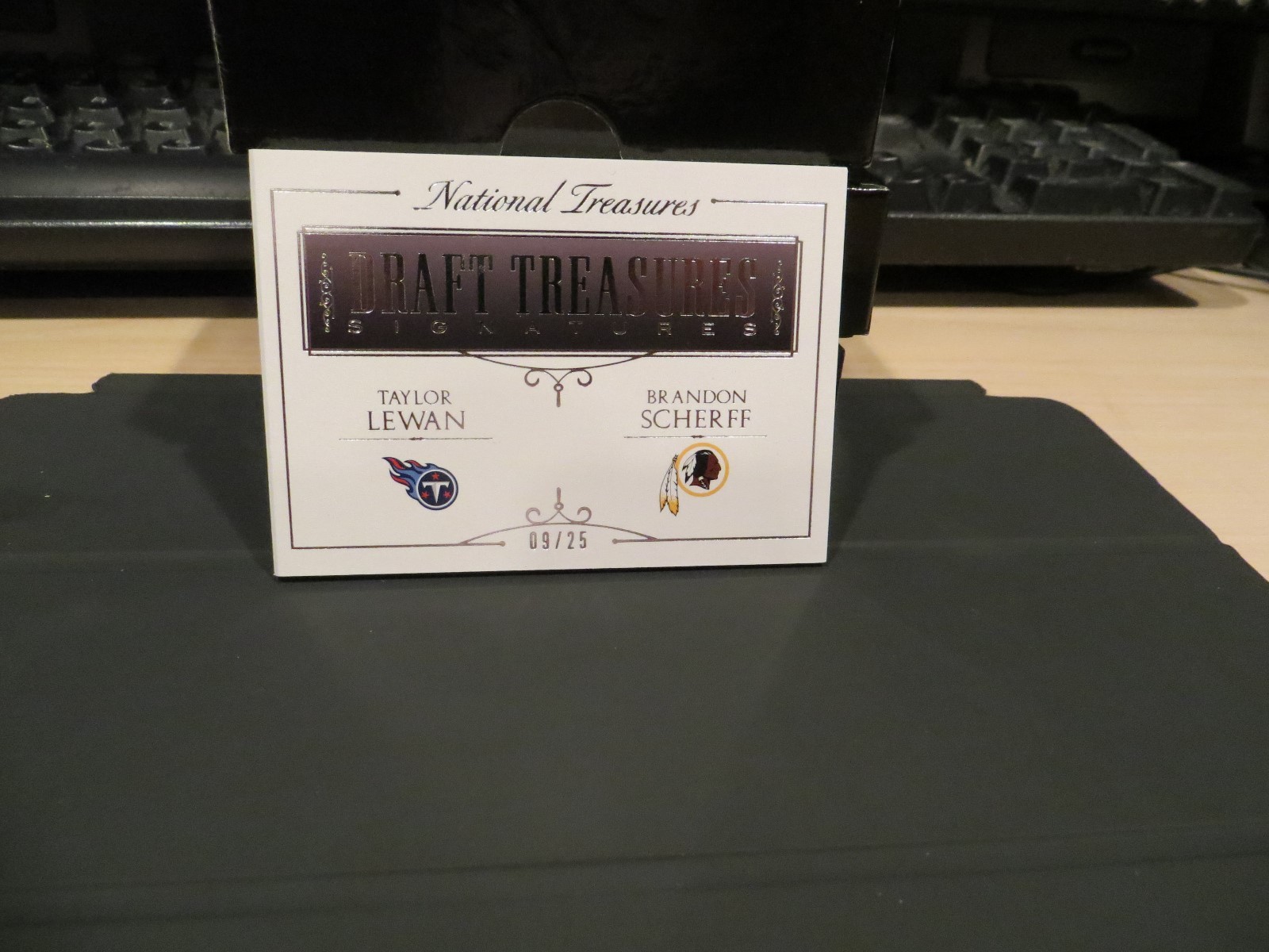 National Treasures Autograph Booklet Taylor Lewan Brandon Scherff 09/25 ...