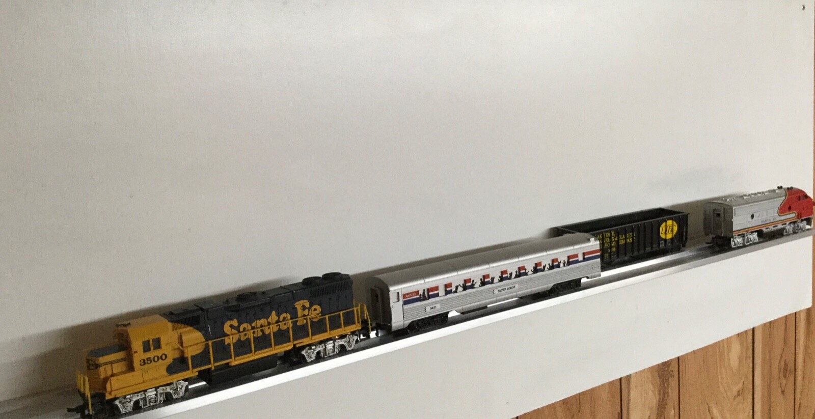 HO Scale Train Display Shelf | 2 Shelves | 48 Inch | Aluminum | Model ...