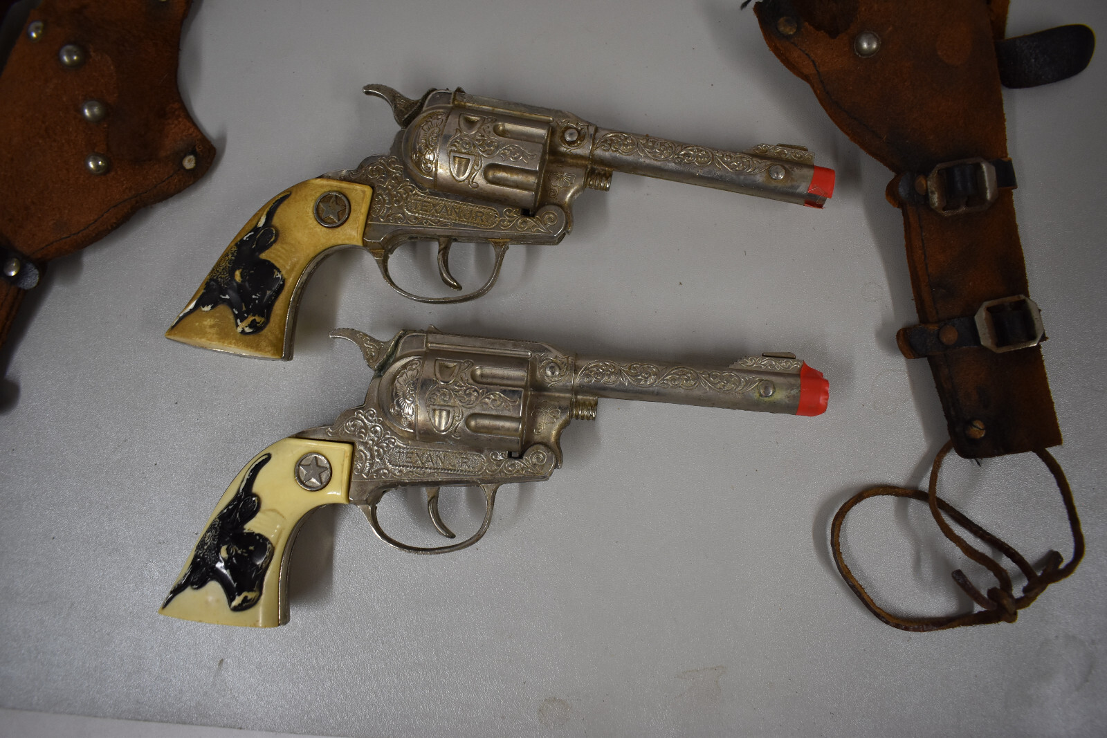 Vintage toy, ROY ROGERS brown leather holster W/ PAIR OF TEXAN JR. CAP ...