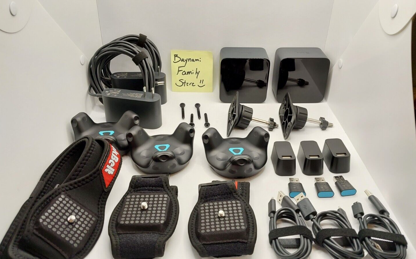 🔥3 HTC VIVE Trackers 2.0 + 3x Straps 2x Base Stations VRChat Full Body ...