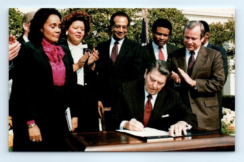 Postcard Coretta Scott King & Ronald Regan MLK Day Law Bill Signing L3 ...