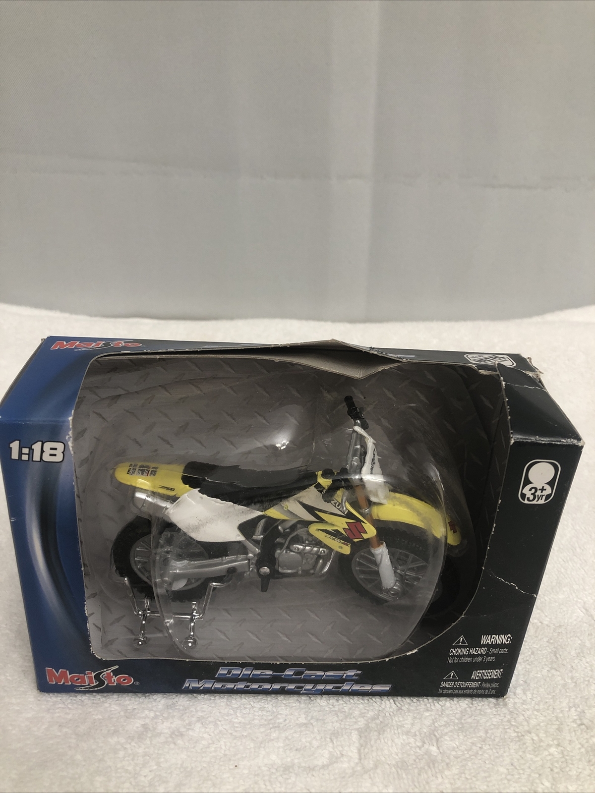 Suzuki RMZ 250 Motocross Bike Maisto Two Wheels 1:18 Replica Die Cast ...