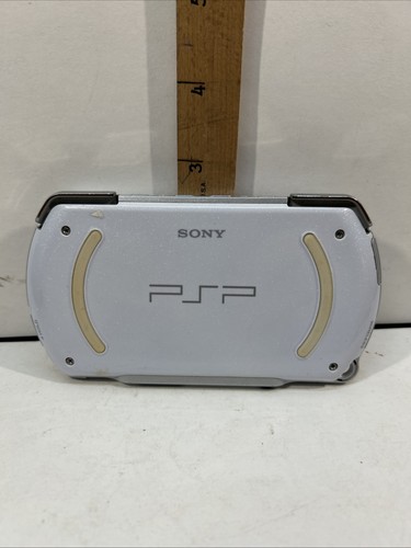 Sony PSP GO handheld console White with Charger PSP-N1001 TESTED ...