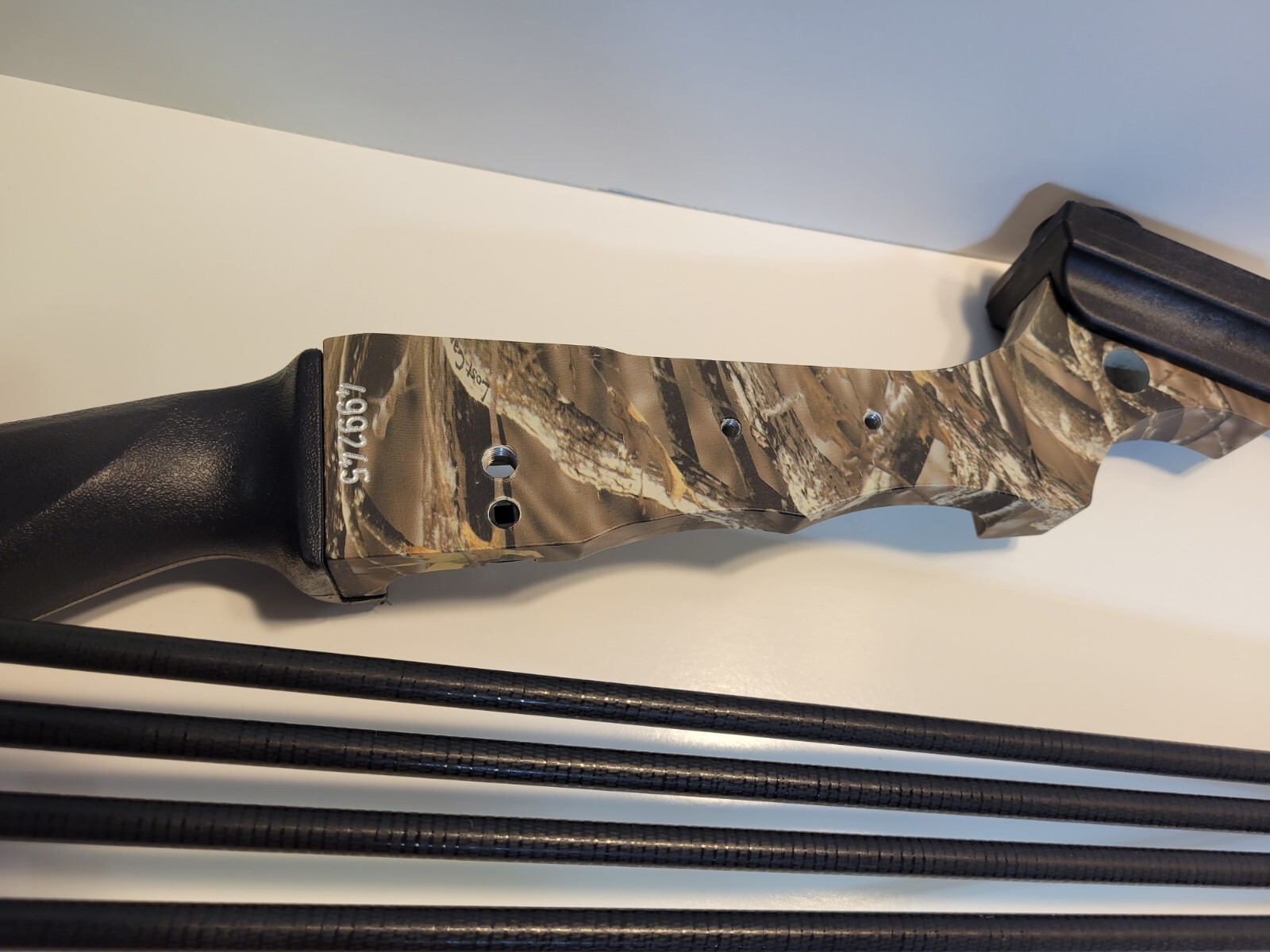 Genesis Lost Camo ~ Left Handed Compound Bow ~ 4 Carbon Arrows ~ Nice ...