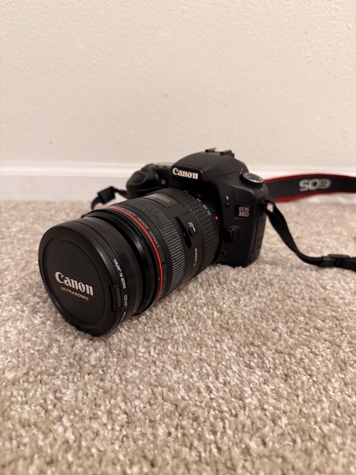 Canon EF 24-70mm f/2.8 L USM Professor Ultrasonic lens with lens ...