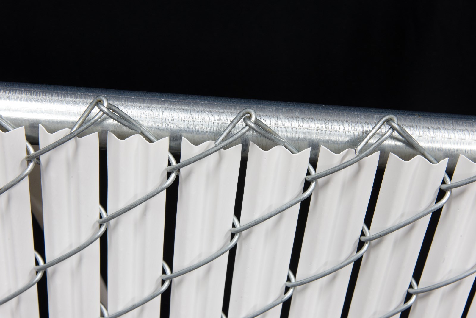 6 ft High White Wave Slat™ Single Wall Privacy Chain Link Fence Slats ...