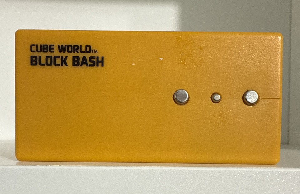 Radica Cube World BLOCK BASH Yellow Electronic Toy Game **SEE ...