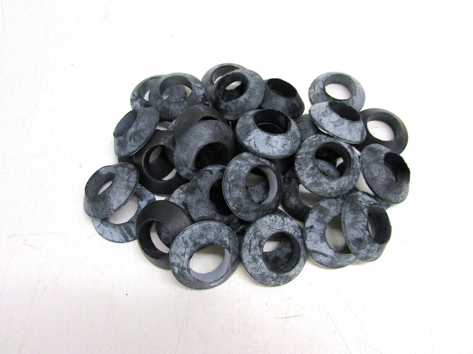 NOS! LOT of (37) LAVELLE INDUSTRIES BEVELED SHANK WASHERS, RUBBER, No ...