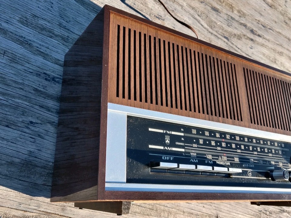 Vintage Grundig RF 121U Solid State AM FM Radio Phono Austria Sold As ...