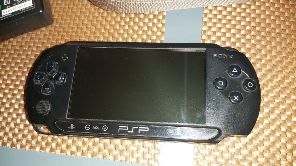 Sony PSP E-1004 Console Perfetta Funzionante Caricabatterie+Memory Card ...