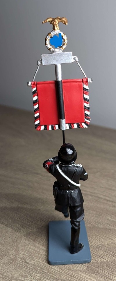 King & Country WW2 SS Bannerman Goose-Stepping-LAH178 | eBay