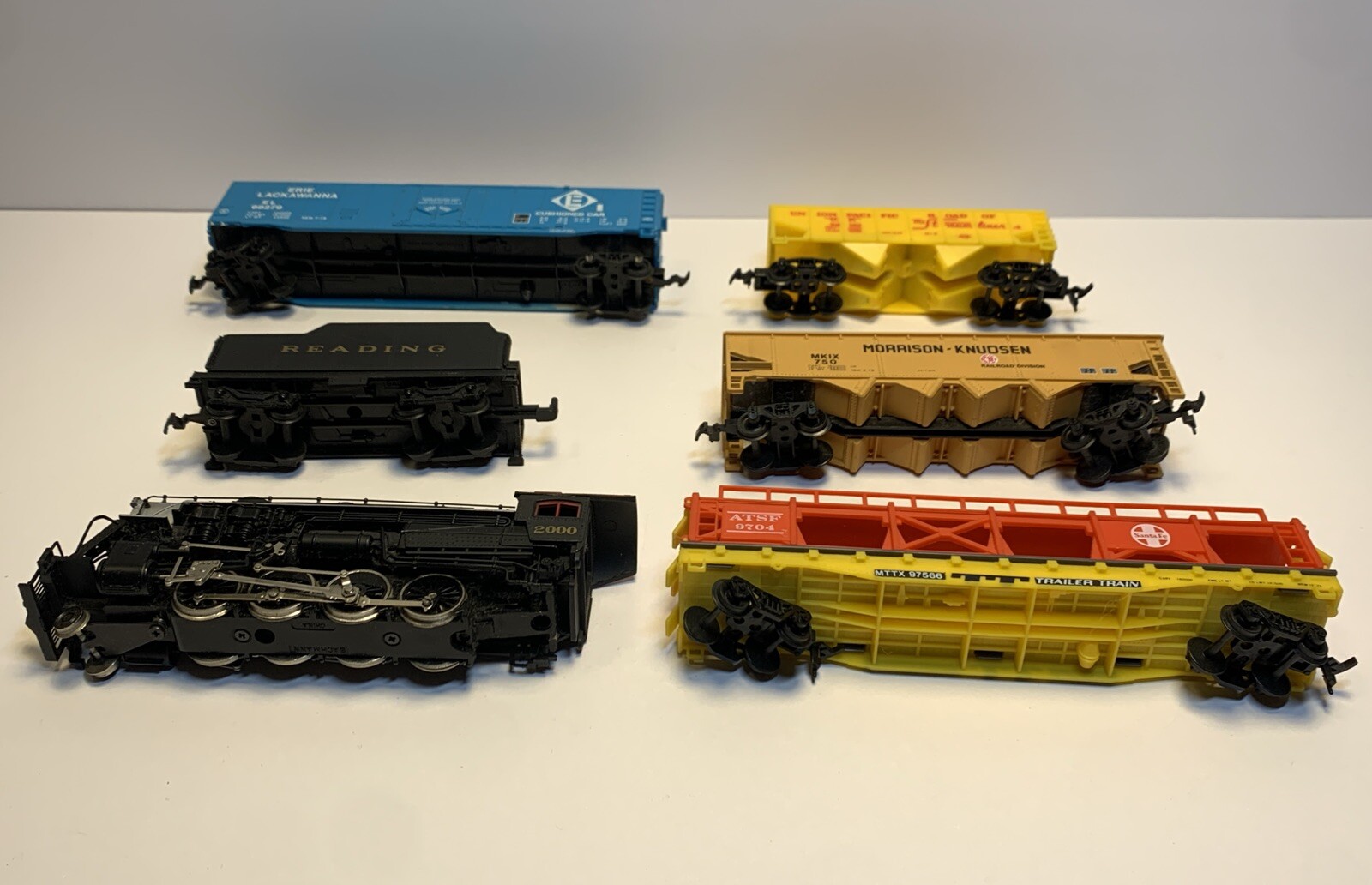 Ho Scale Train Set Chessie System, Reading, Switches,rerailers,Erie ...