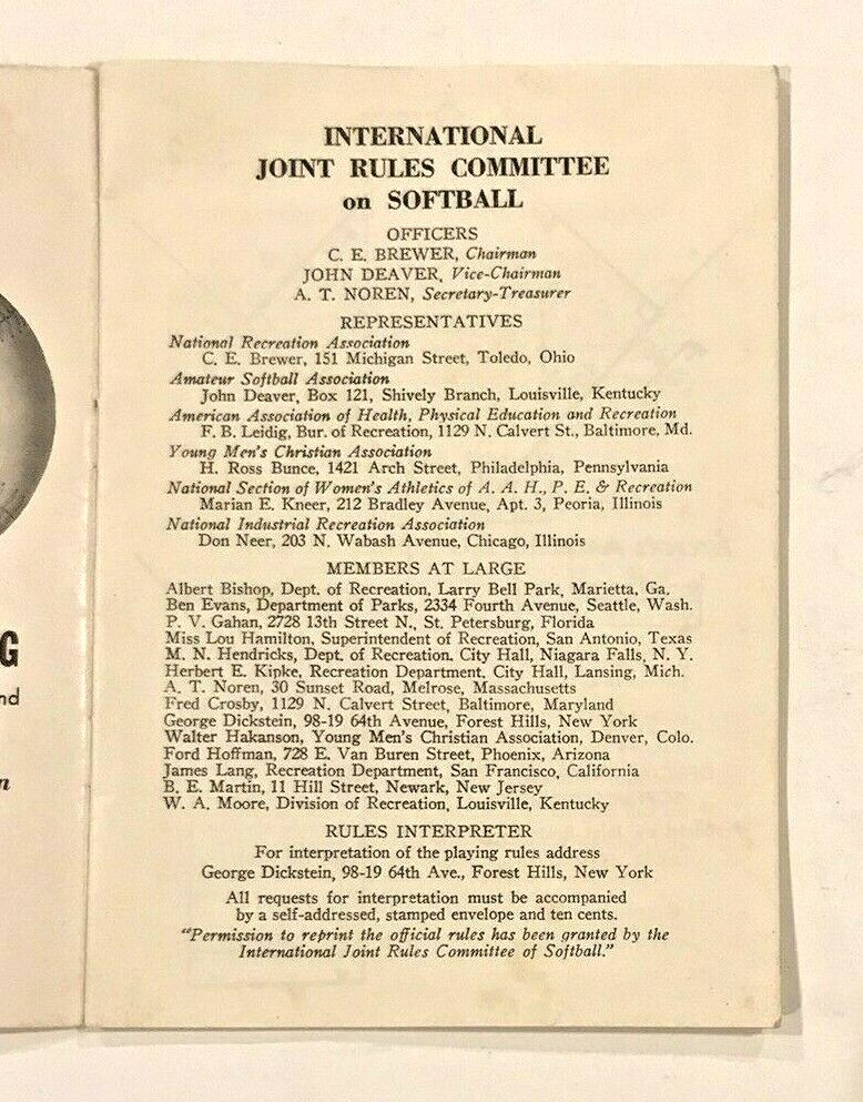 1957 Official Softball Rules Book Spaulding International Committee 32 ...